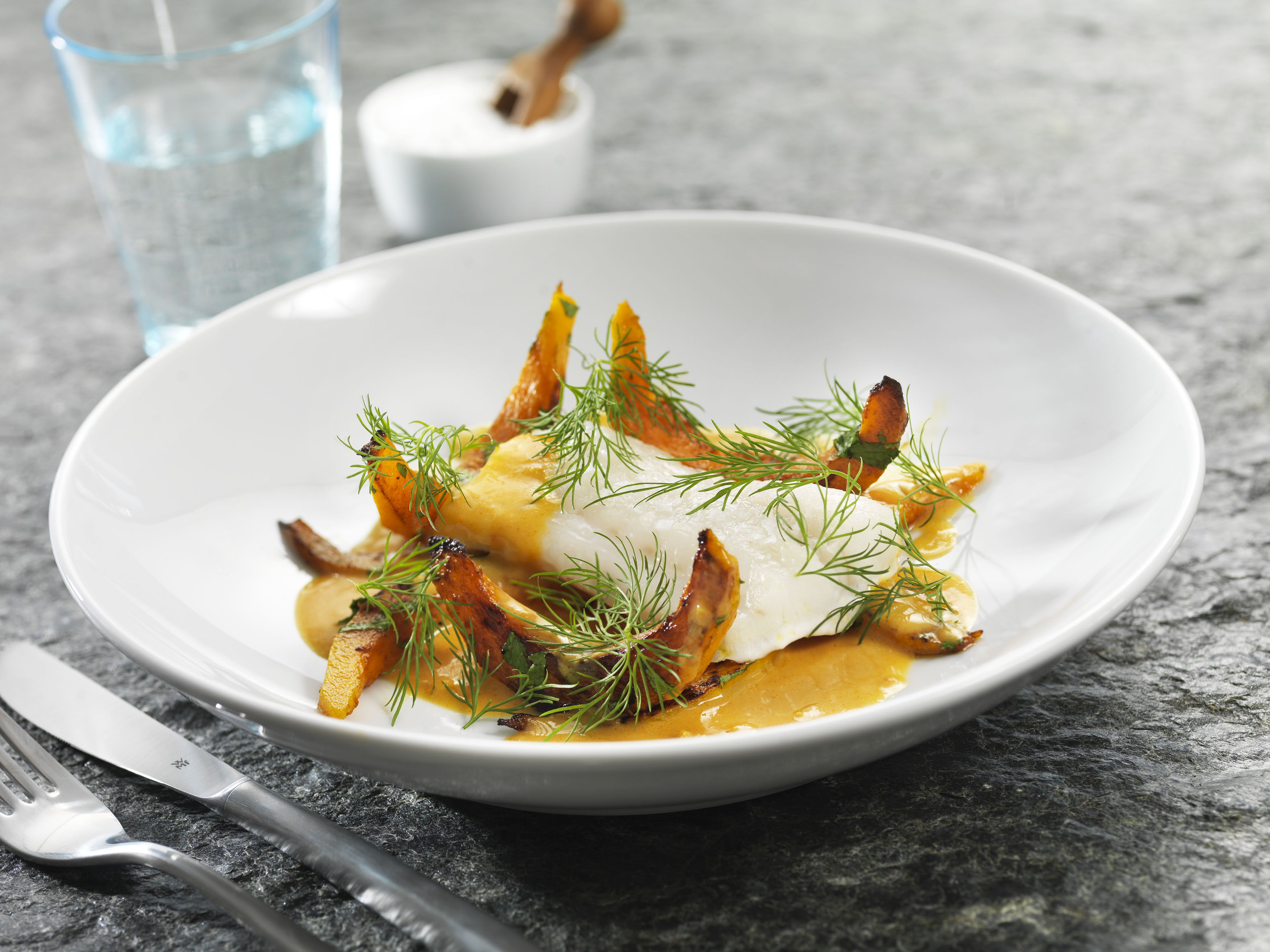 Cremet hummersuppe med hokkaidogræskar og ovnbagt torsk - Royal ...