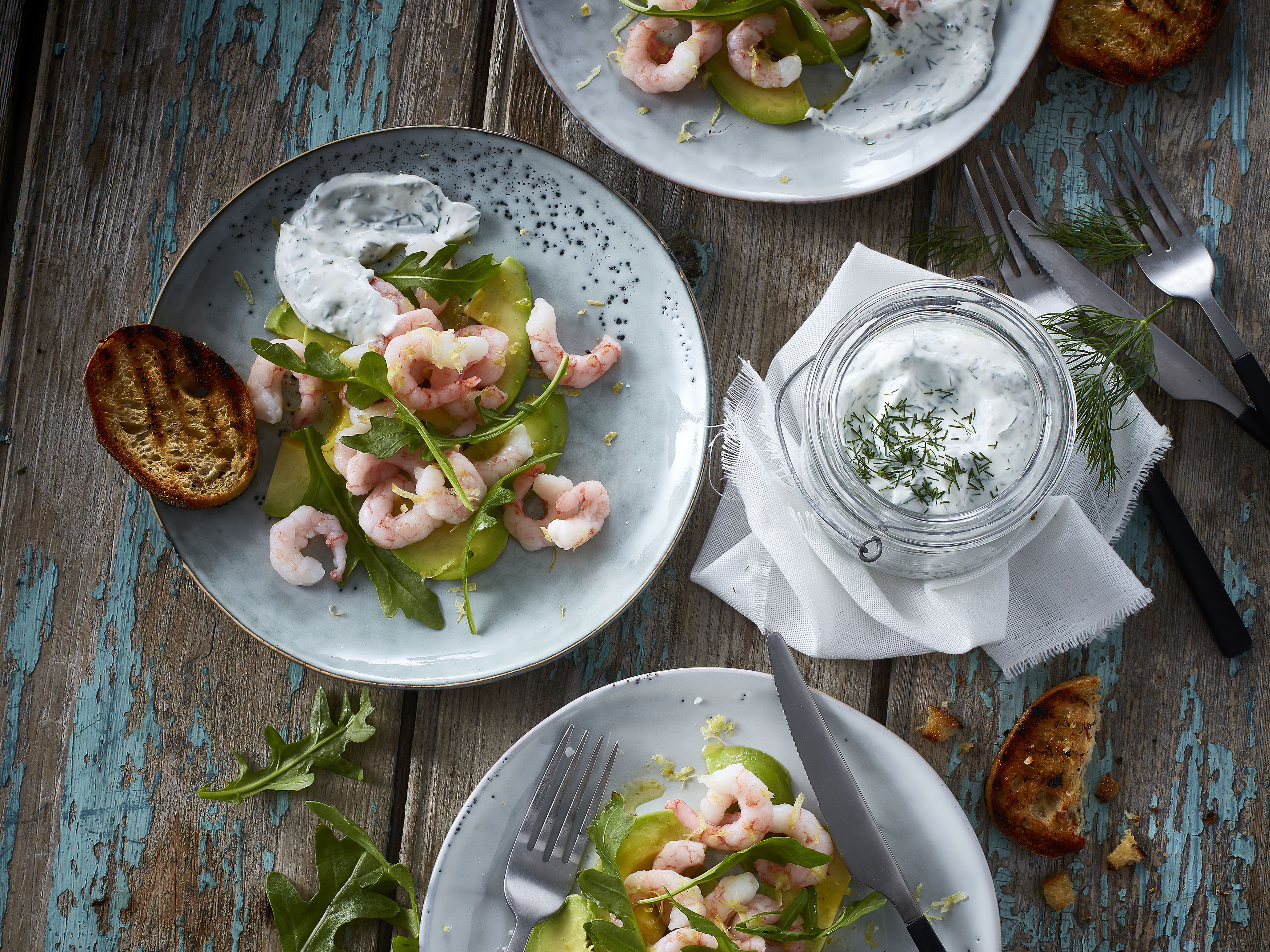 Forret med røget laks og agurkecreme » Lækker opskrift - Royal ...
