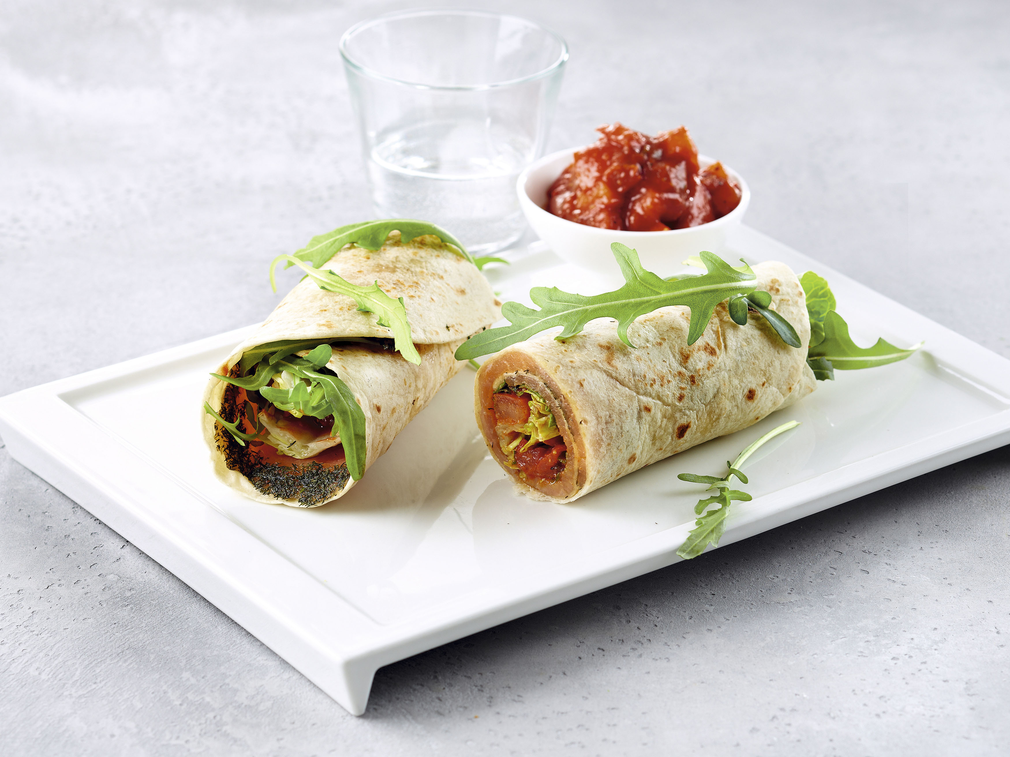 Gravad laks i wrap med salsa og avocado - Lækker wrap på 20 minutter ...