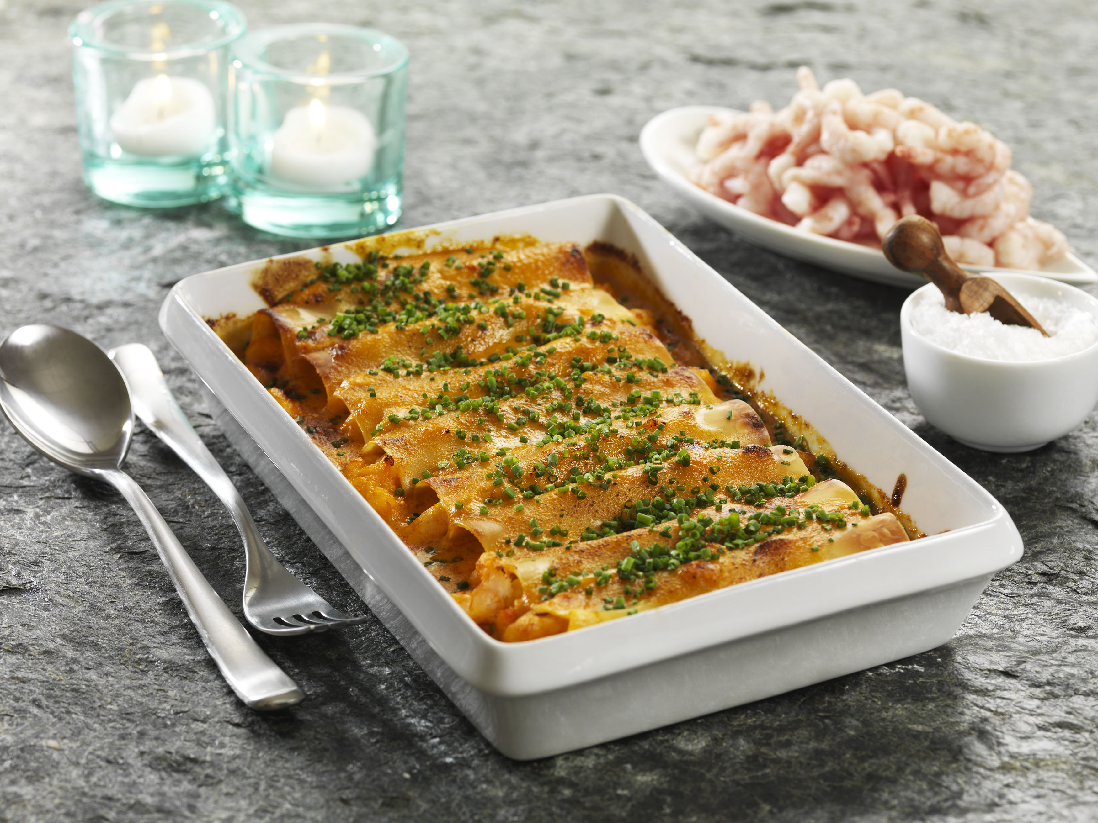 Lun hummersuppe med Disko Bay Kutter-Rejer i cannelloni i ildfast fad ...