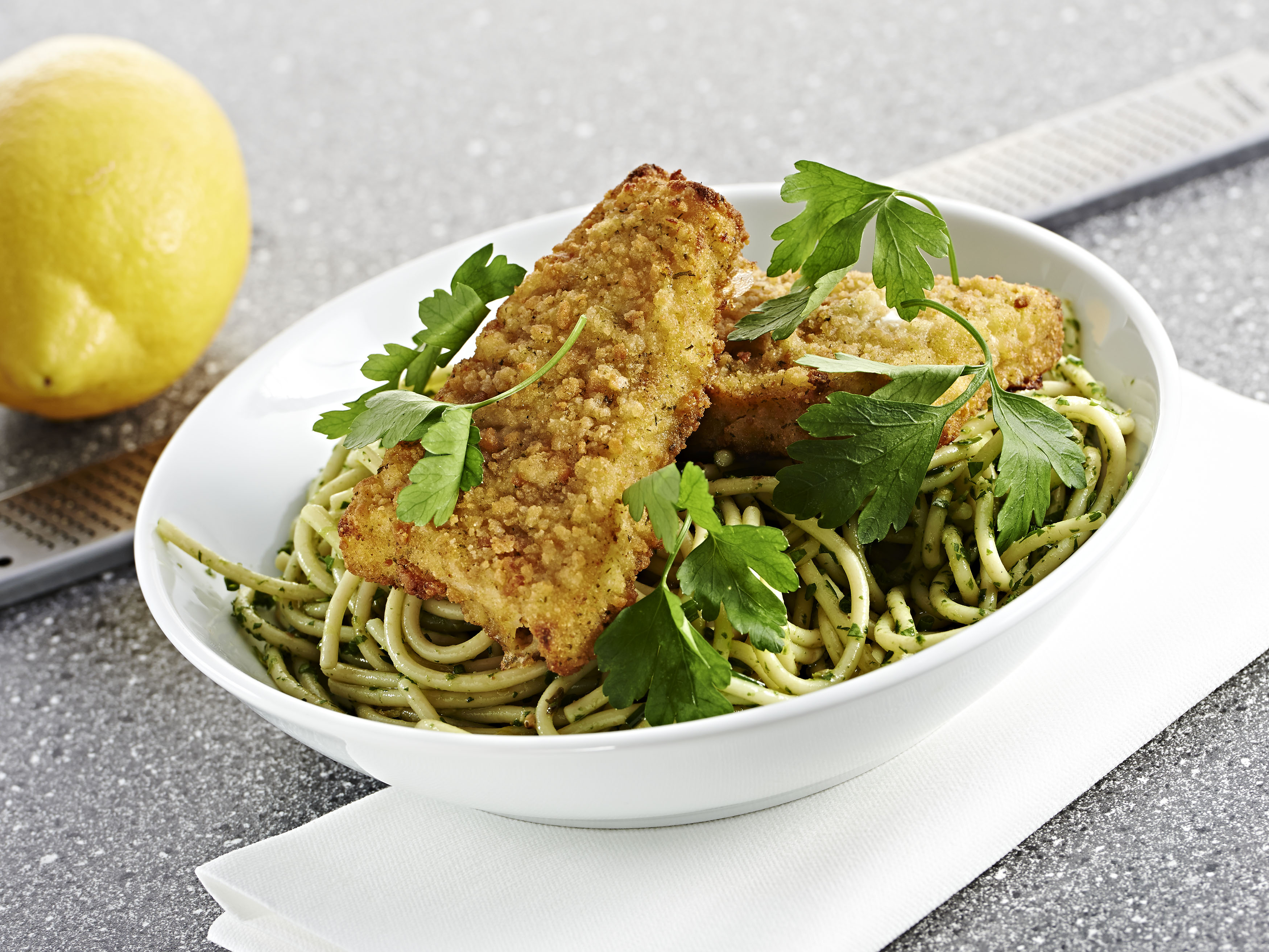 Rødspættefileter med rejer og champignon-flødesauce - Royal Greenland A/S